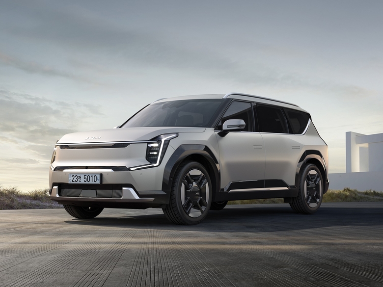 기아, ‘EV9’ 차량 인도…1회 충전 시 501km 주행 가능